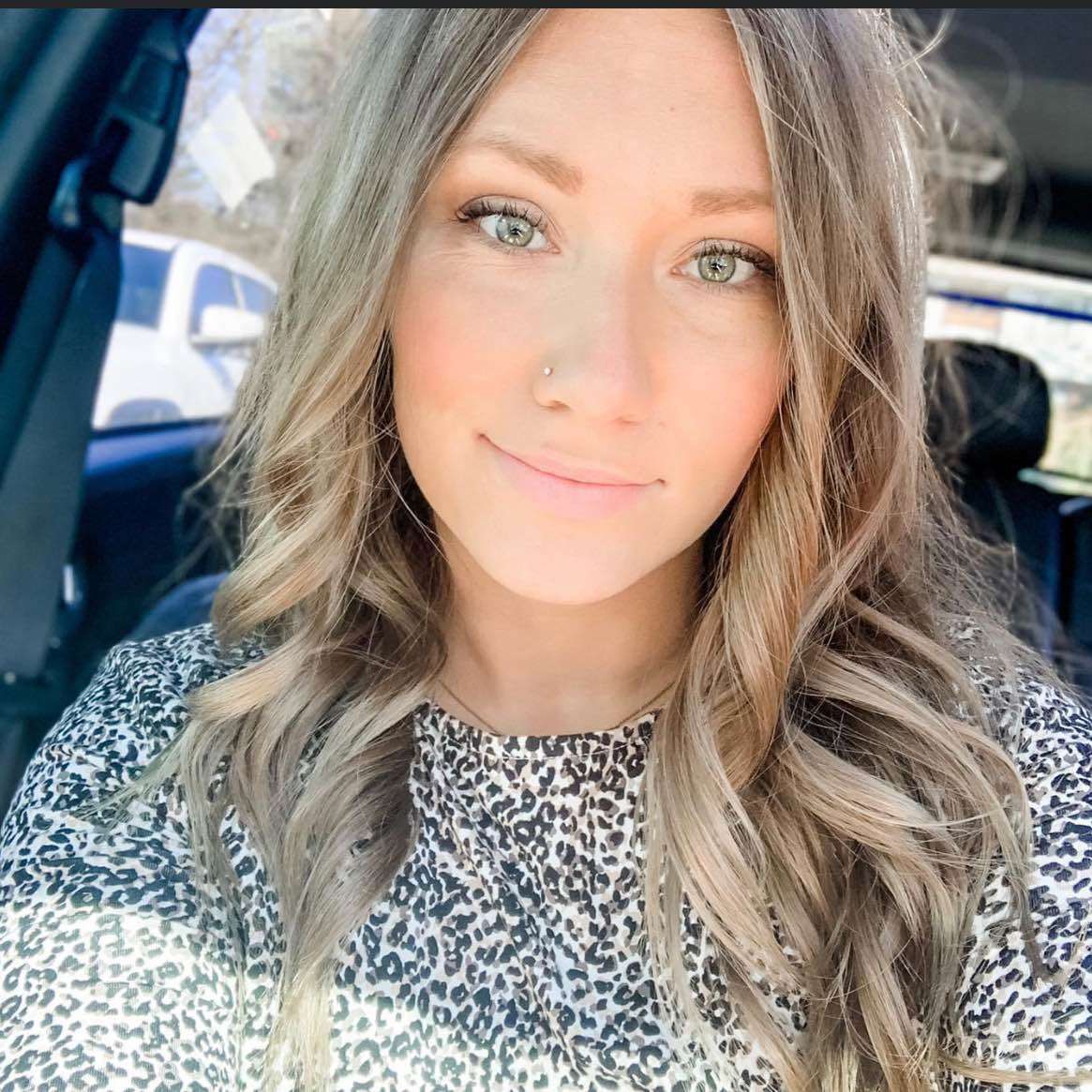 Emily Holmes's Instagram, Twitter & Facebook on IDCrawl